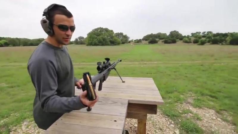 外国小哥试射价值100美元一枚的Mk211子弹。Mk 211是由Nammo生产的.50口径多用途反物质高爆炸弹/穿甲弹药弹，型号名称为 ...