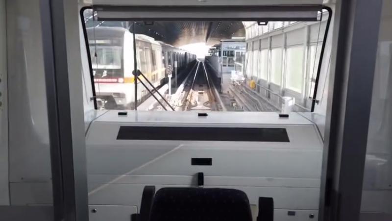 【厉害了！北京轨道运营燕房线！实现最高等级全自动运行！】12月19日，随着驾驶室无人值守的海豚号驶向正线，国内首条采用自主知识产权、全自动运行 ...